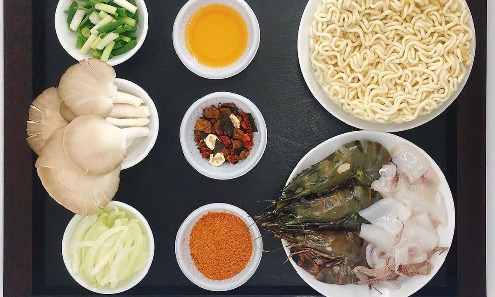 Cách làm mì cay Hàn Quốc ngon và đậm nhà như ăn ngoài tiệm