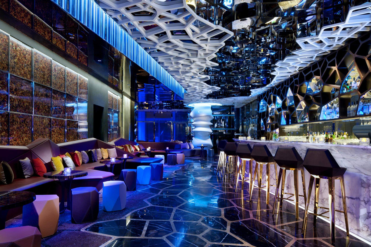 Cách phân biệt Bar, Pub, Club và Lounge dễ nhận biết