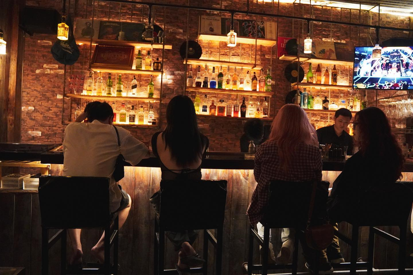 Cách phân biệt Bar, Pub, Club và Lounge dễ nhận biết